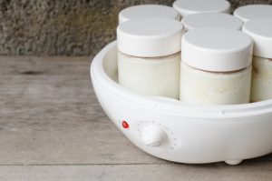 Yaourtière et yaourt fait maison : avantages et recette yaourt nature