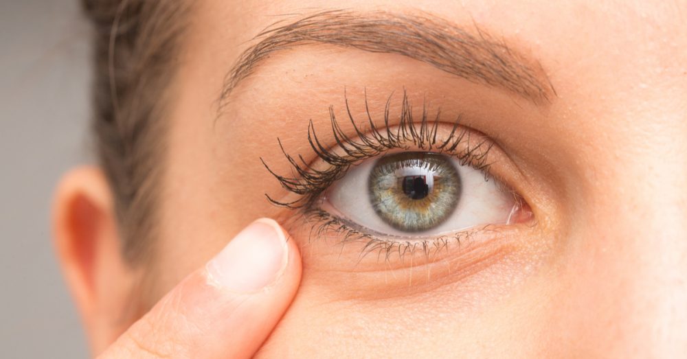 Regard : 5 astuces naturelles pour atténuer les cernes naturellement