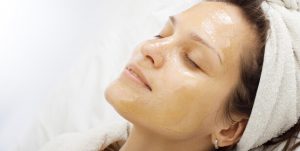 Le miel au secours de la peau irritée et sensible : nos astuces