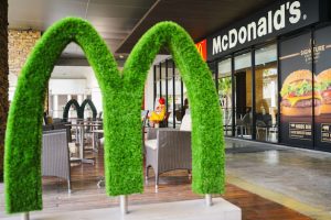 L'écologie selon McDo - Leurs nouvelles pailles en papier non recyclables