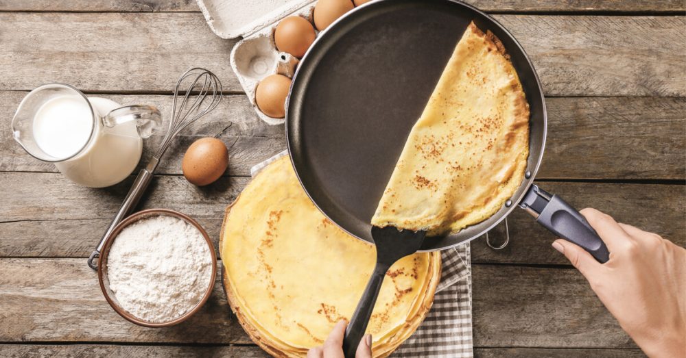 Recette : des délicieuses crêpes sucrées pour la Chandeleur