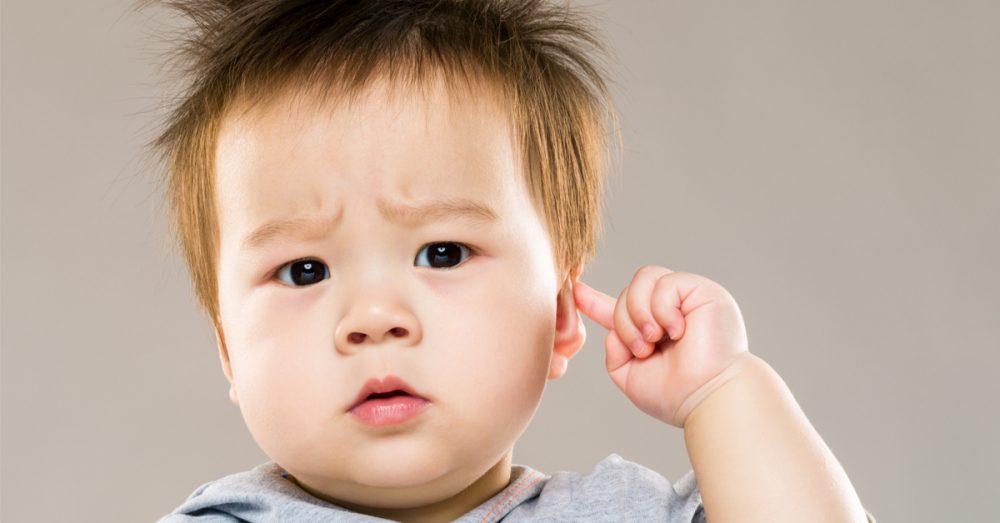 Comment nettoyer les oreilles de bébé en douceur