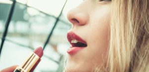 Cosmétiques : la composition rouge à lèvres et les ingrédients INCI