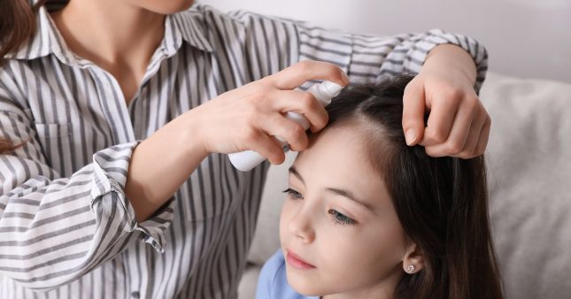 Fabriquez votre spray anti poux maison pour la rentrée