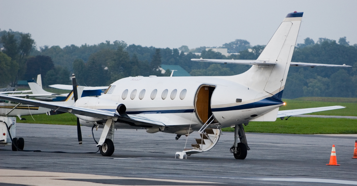 Réchauffement climatique : les LFI demandent l'interdiction des vols en ...