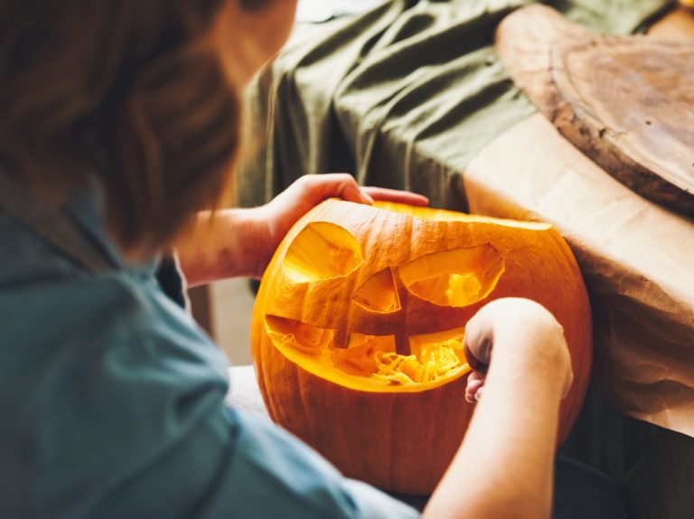 Halloween : 5 astuces pour que votre citrouille sculptée ne pourrisse pas