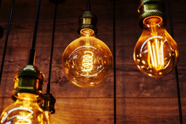 Fluocompacte (LFC), LED, lumens, IRC : comment choisir son ampoule