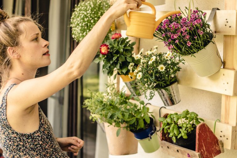 7 astuces d'aménagement pour agrandir visuellement un petit balcon