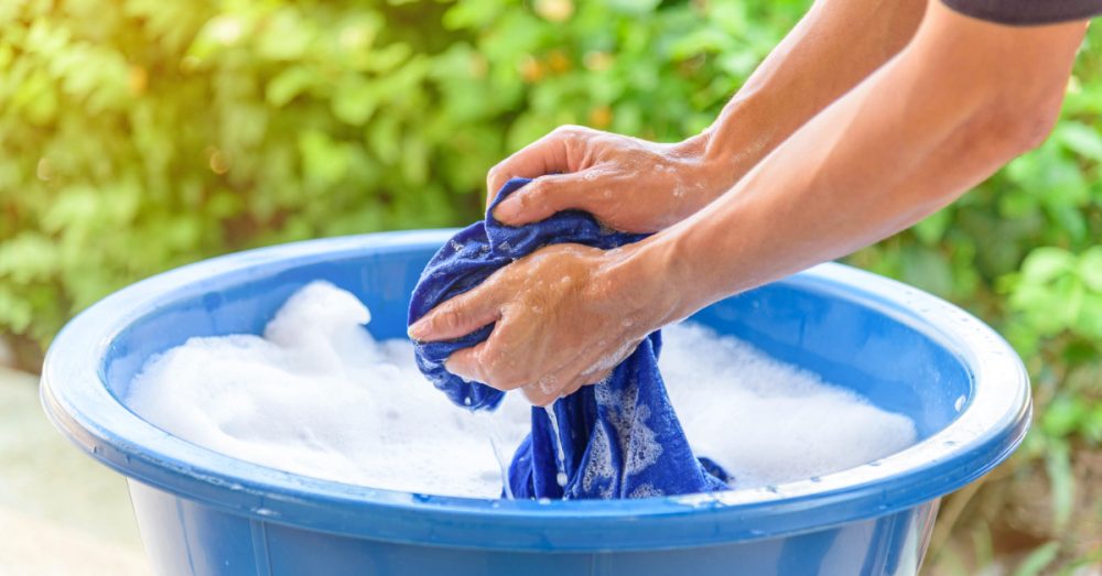 Faire la lessive à la main, ça ne s'improvise pas : les règles d'or