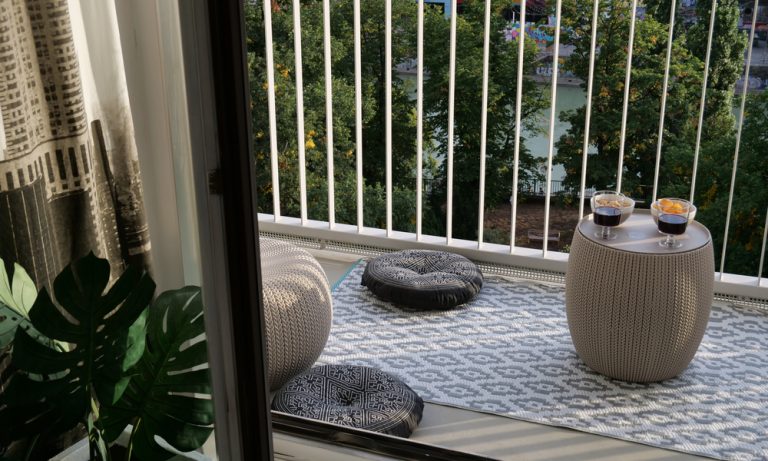 7 astuces d'aménagement pour agrandir visuellement un petit balcon