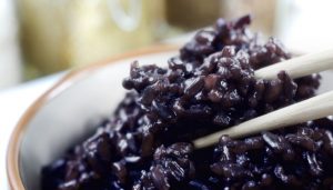Les secrets du riz noir : bienfaits et idées recettes